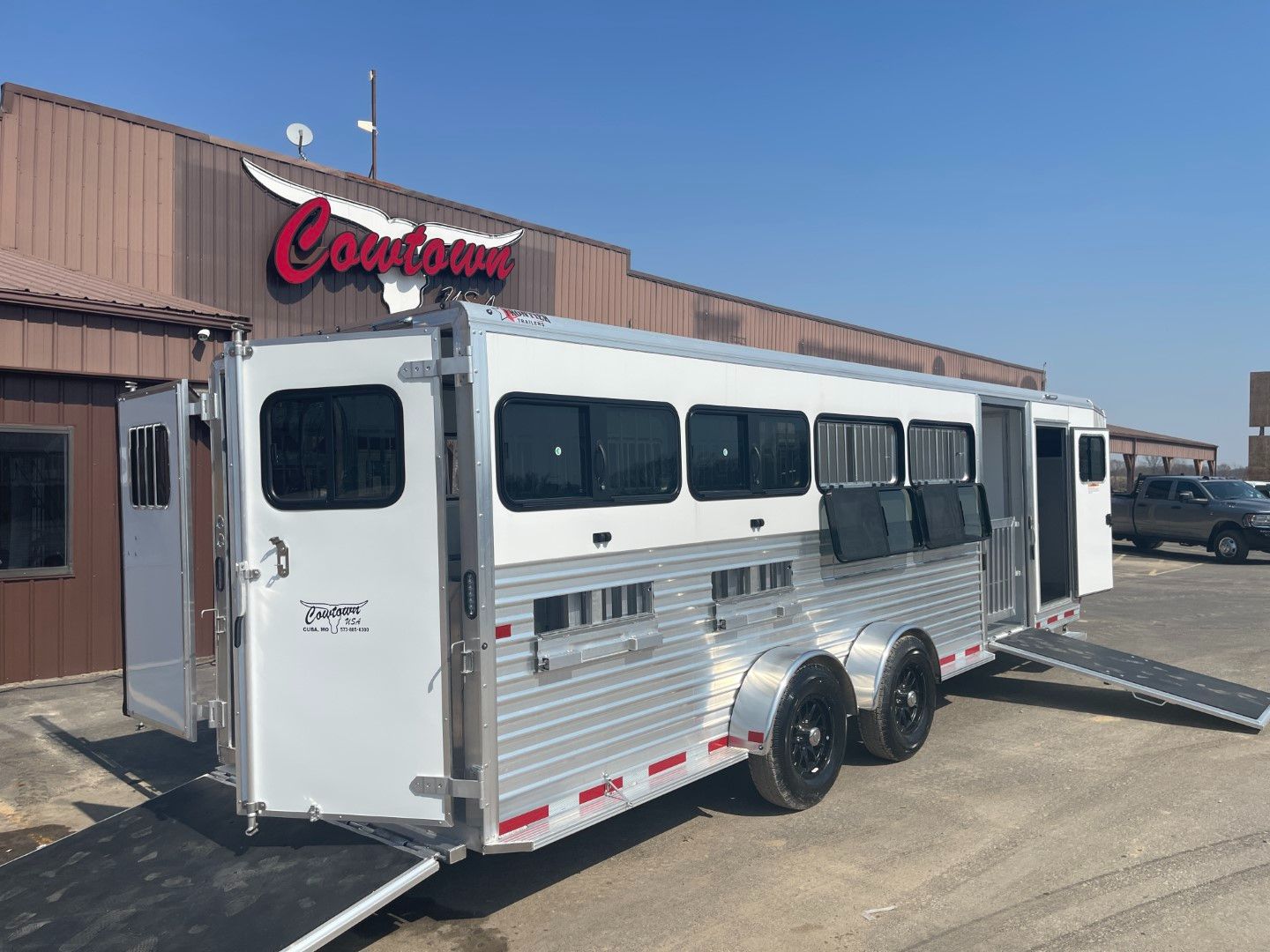 New 2025 Frontier Gooseneck 10-Pen Trailer for Pigs / Hogs, Sheep, and ...