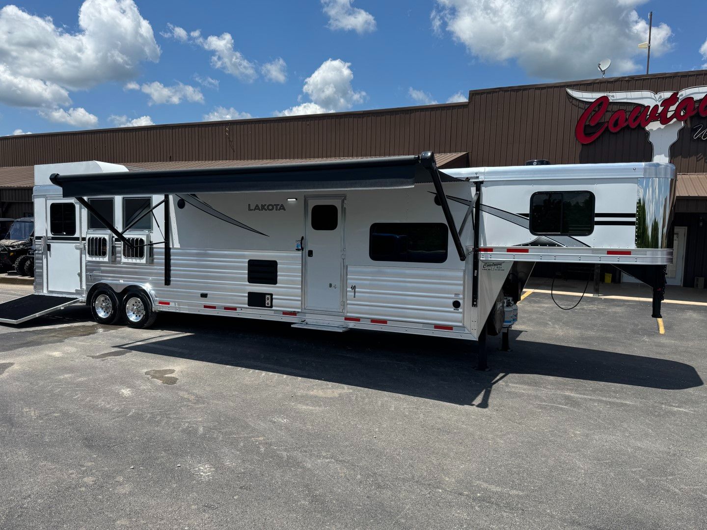 New 2026 Lakota Trailers Charger 8315RK Side Load Three Horse, Cuba MO ...