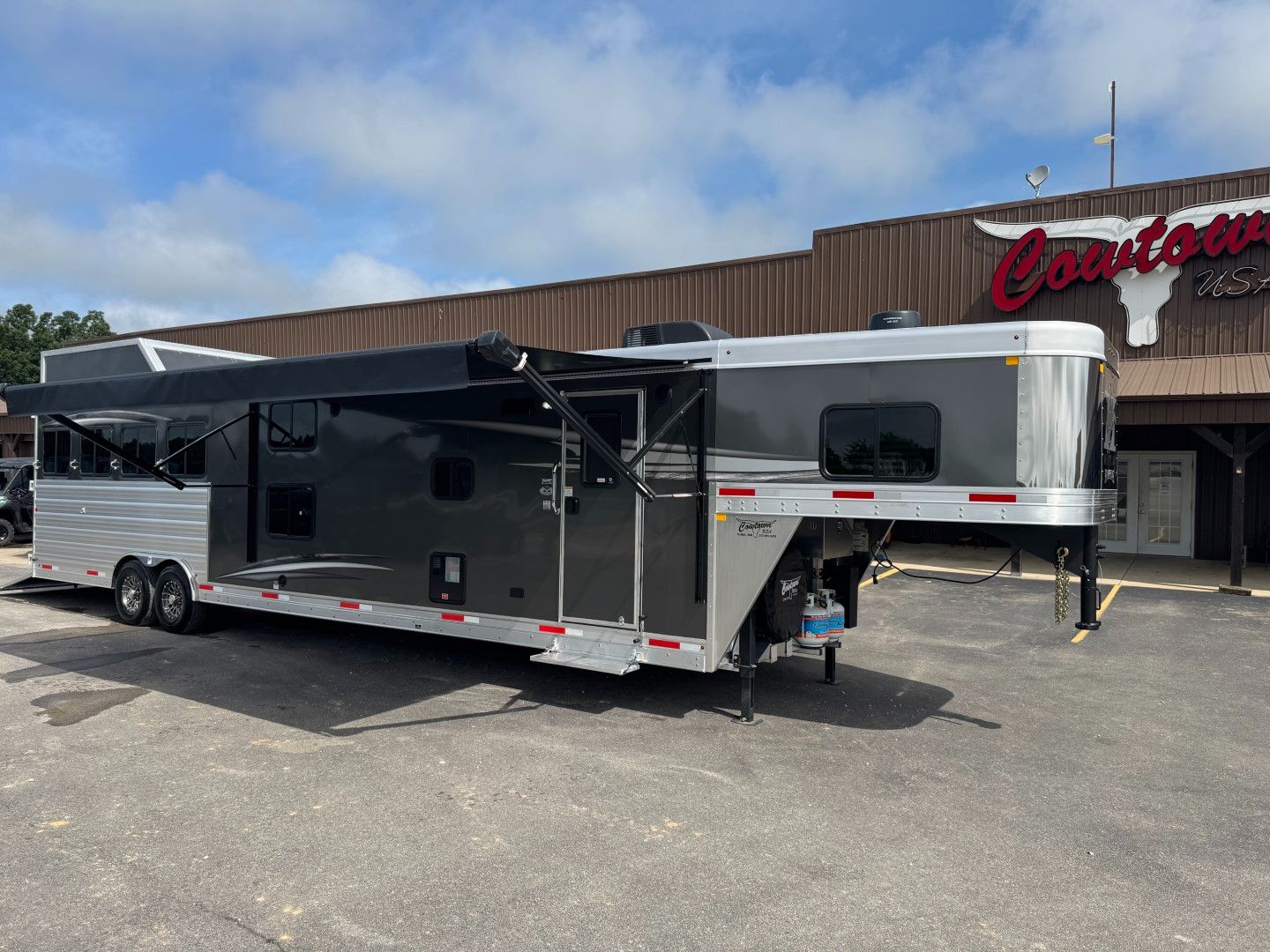 New 2025 Merhow 8416 Stampede Bunk Bed Four Horse Trailer, Cuba MO ...