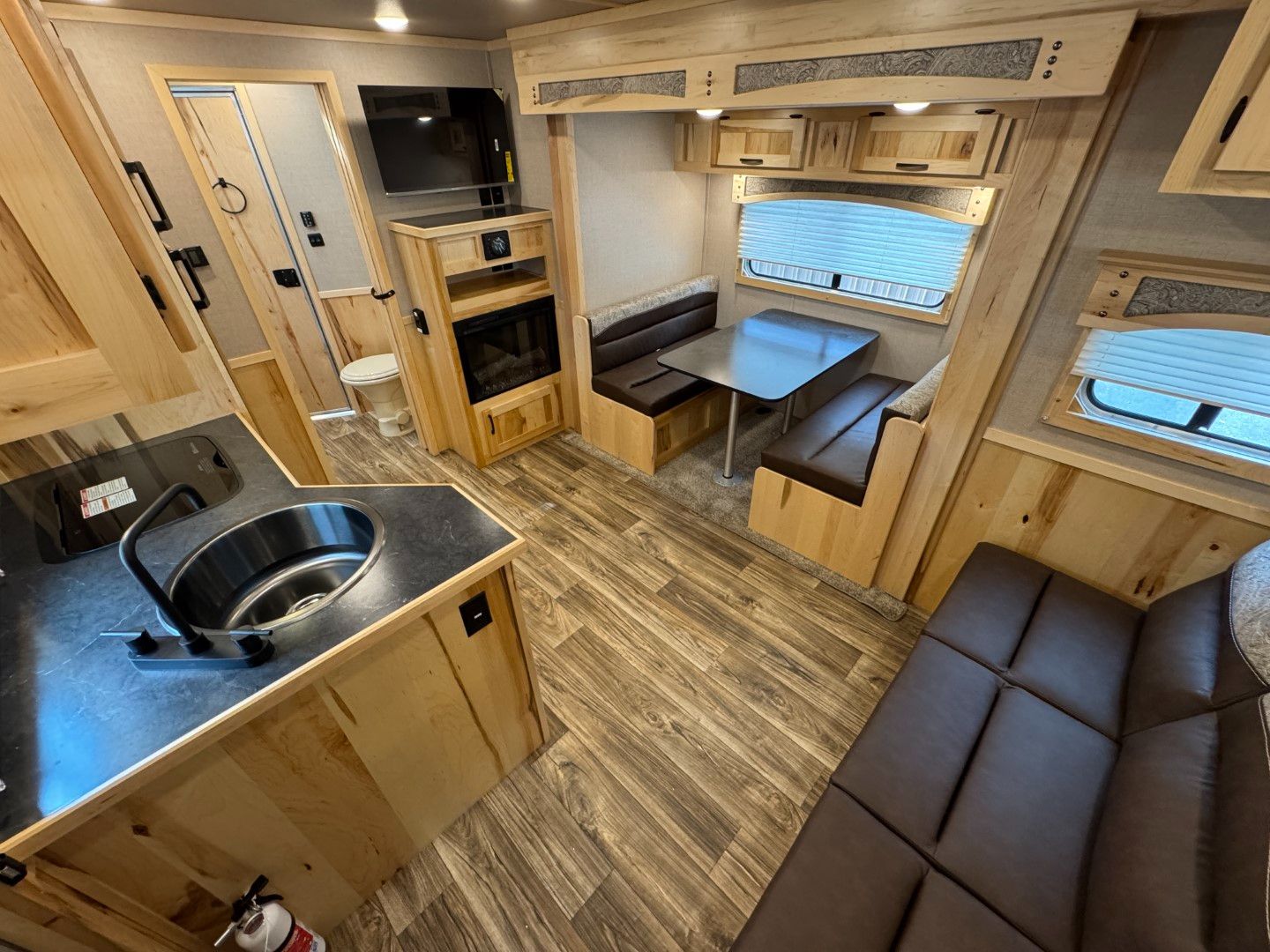 New 2026 Lakota Trailers Charger 8313SR Three Horse with Living Quarters, Cuba MO | Specs, Price ...