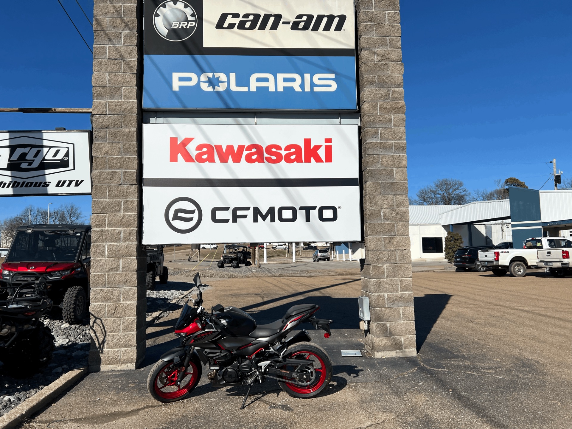 New 2025 Kawasaki Z500 SE ABS Candy Persimmon Red / Metallic Flat Spark ...