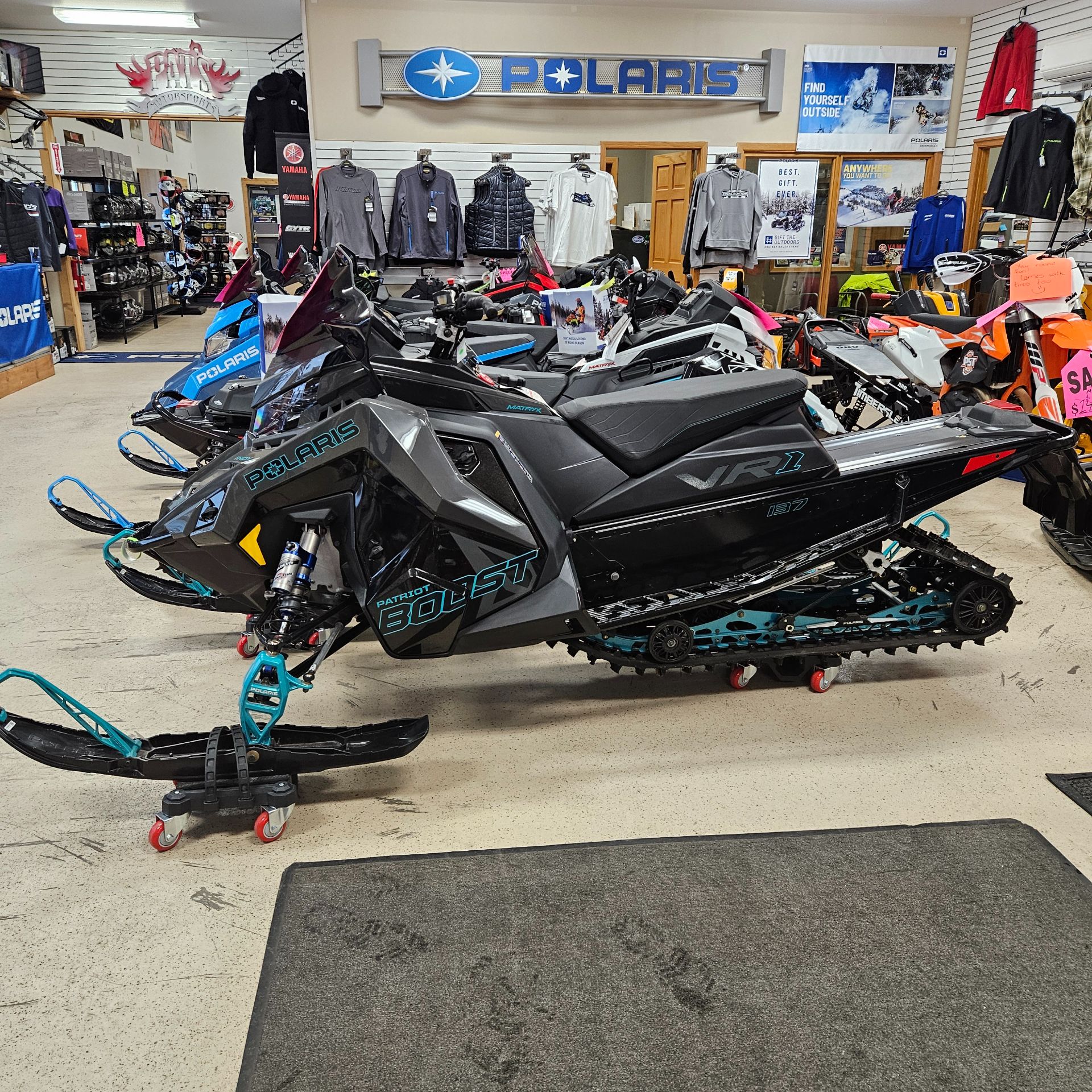 New 2024 Polaris Patriot Boost Indy VR1 137 SC ES Snowmobiles in ...