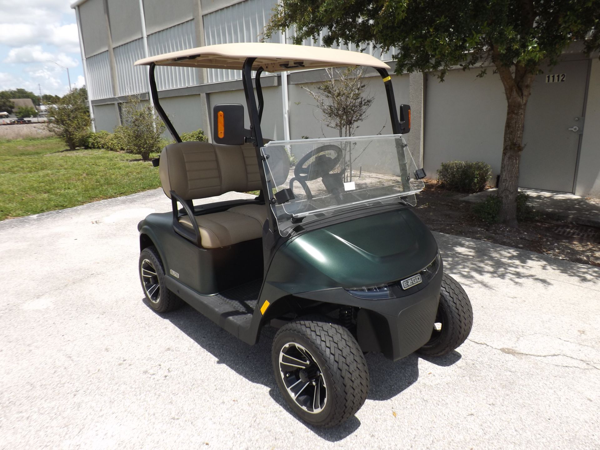 New 2025 E-Z-GO Freedom RXV ELiTE | Golf Carts in Central Florida | Matte Green RXV142