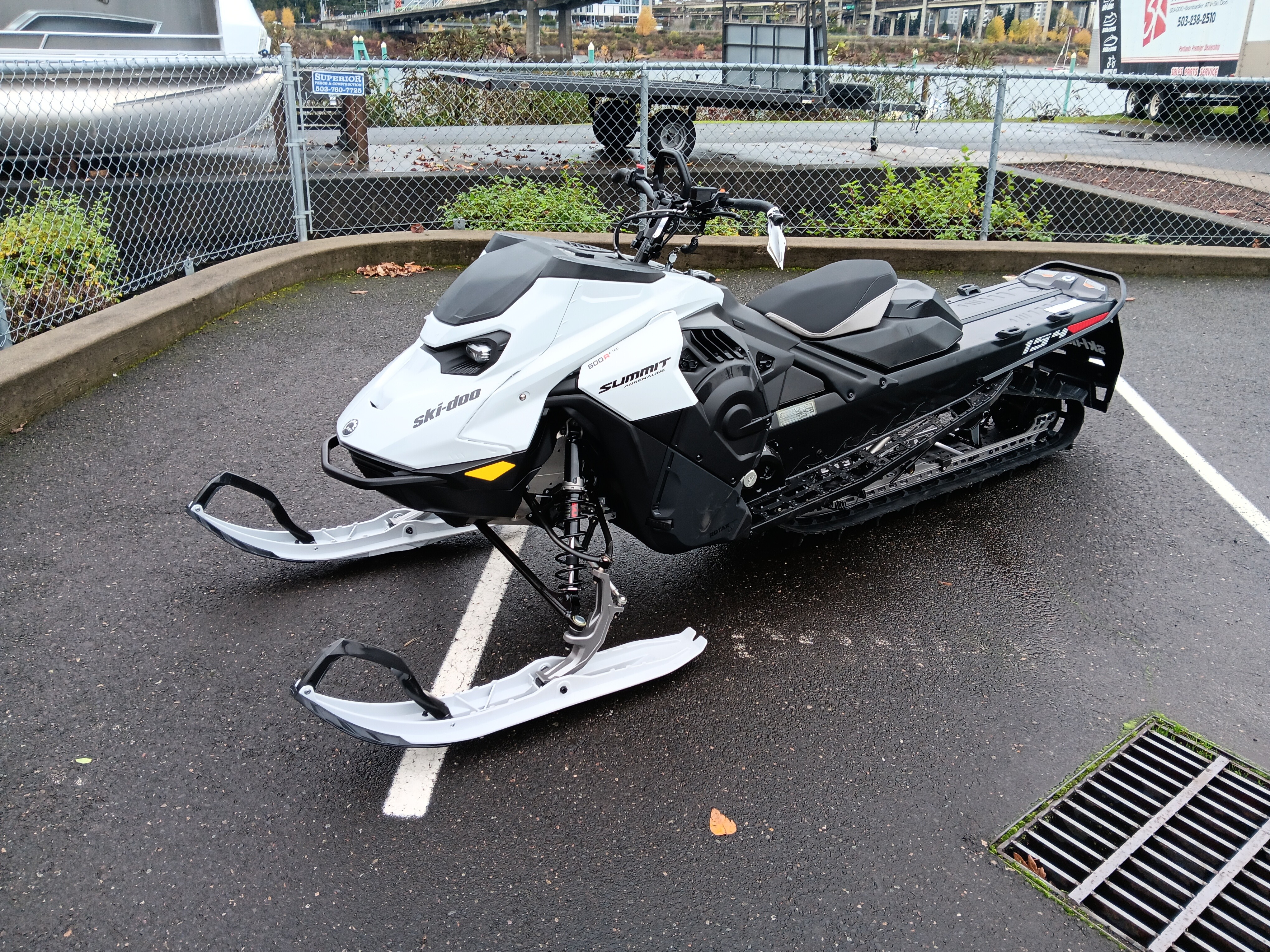 New 2026 Ski-Doo Summit Adrenaline 154 600R E-TEC ES PowderMax Light 2. ...