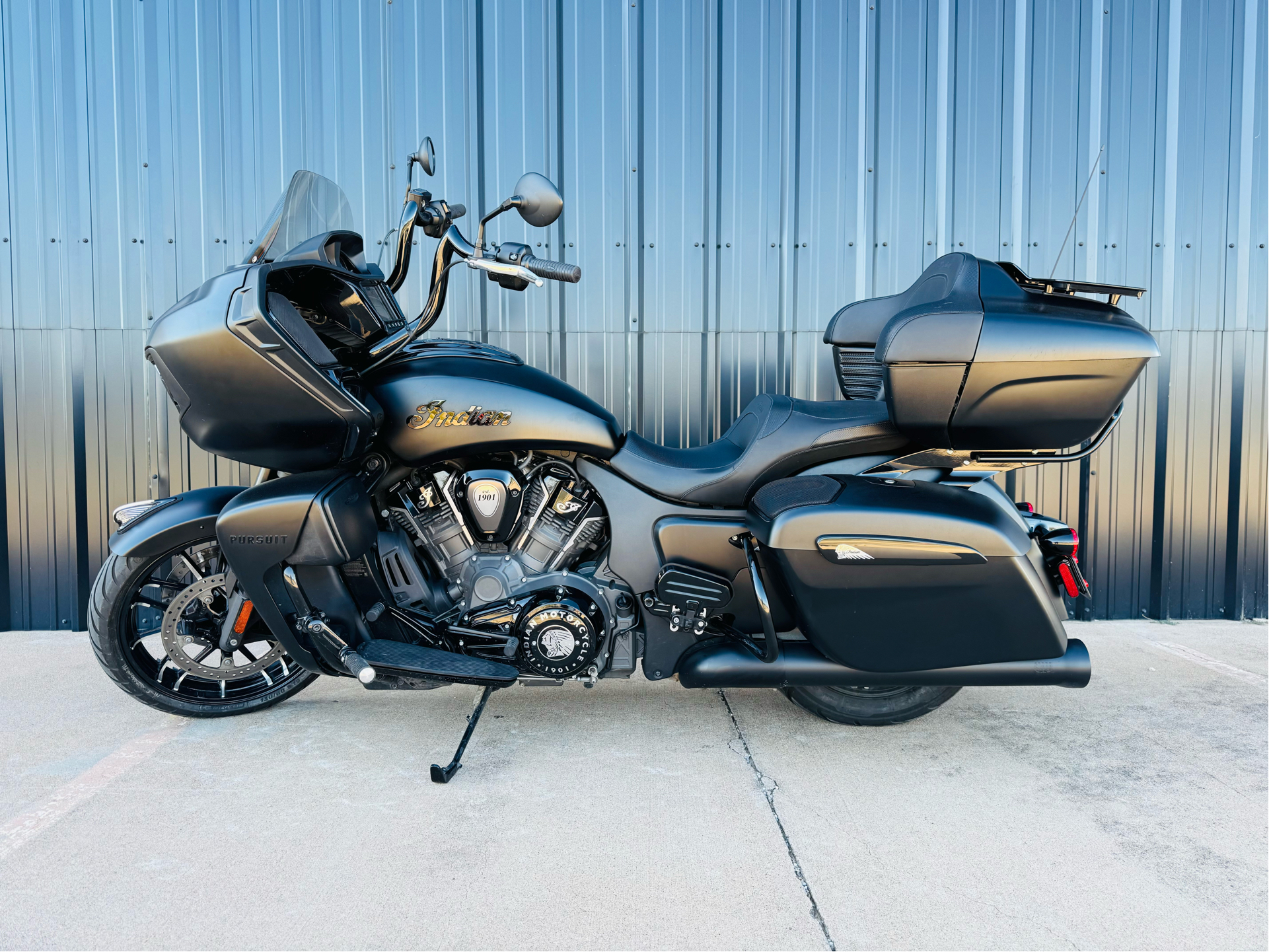 Used 2023 Indian Motorcycle Pursuit® Dark Horse® with Premium Package Motorcycle - Specs, Price ...