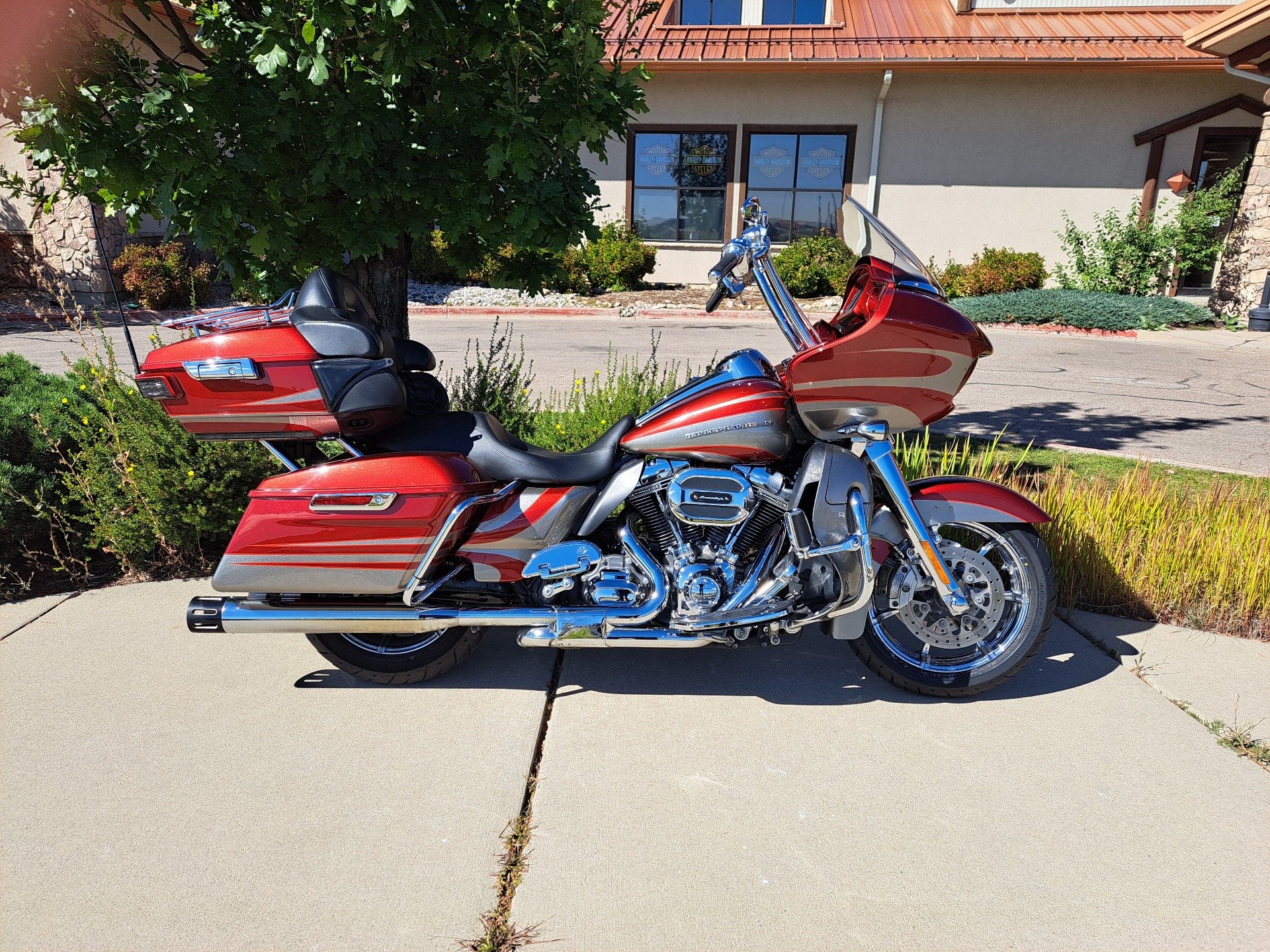 Used 2016 Harley-Davidson CVO™ Road Glide™ Ultra Ruby Red / Palladium ...