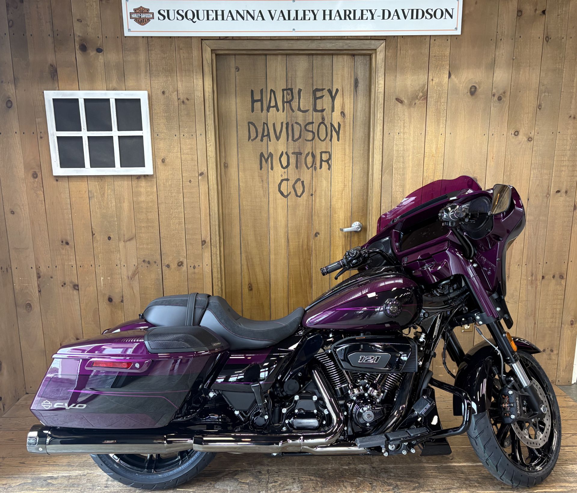 2025 Harley-Davidson CVO™ Street Glide® Poison Berry