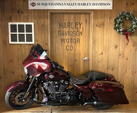 2018 Harley-Davidson Street Glide® Special Twisted Cherry