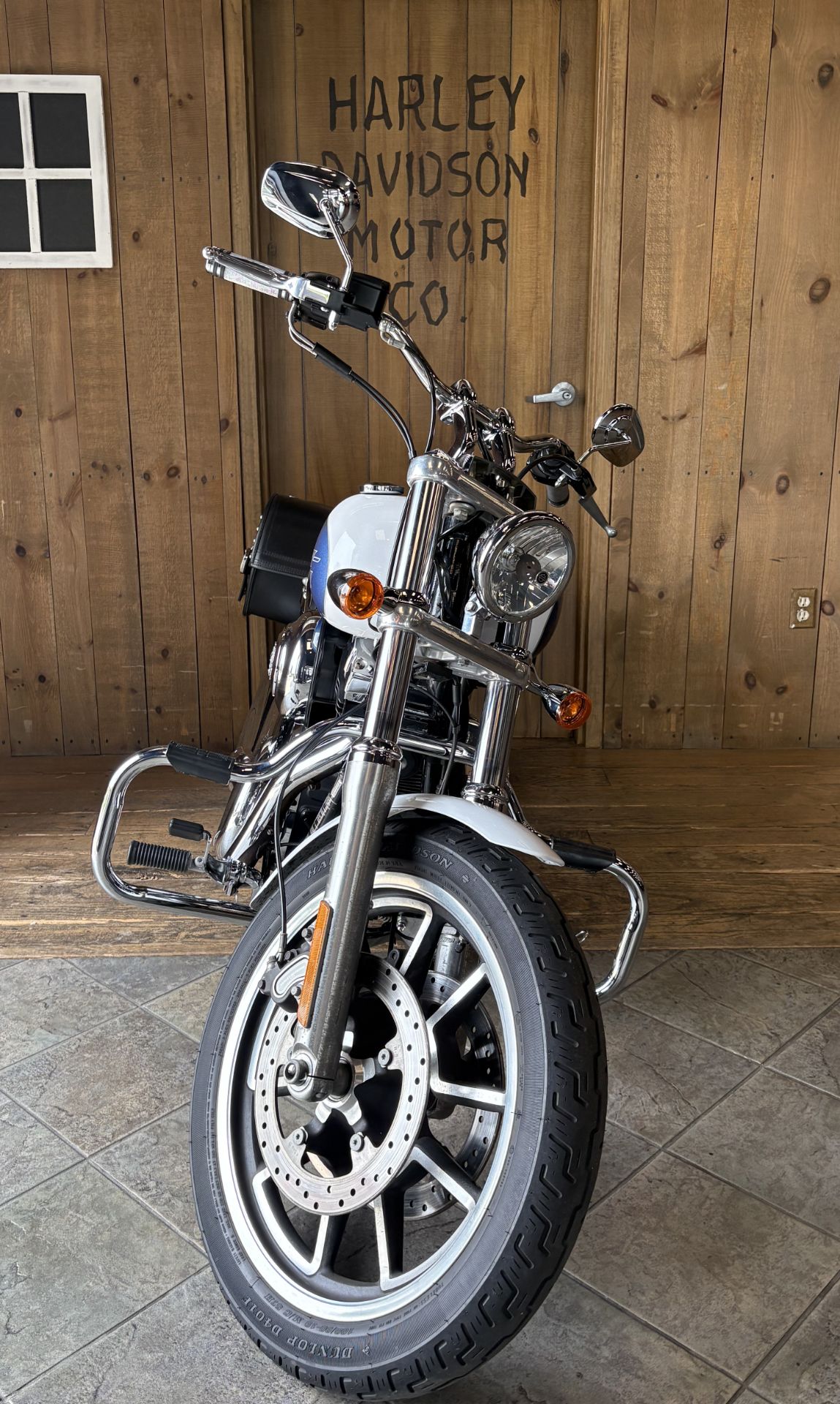 2015 Harley-Davidson Low Rider® White Hot Pearl / Blue Hot Pearl