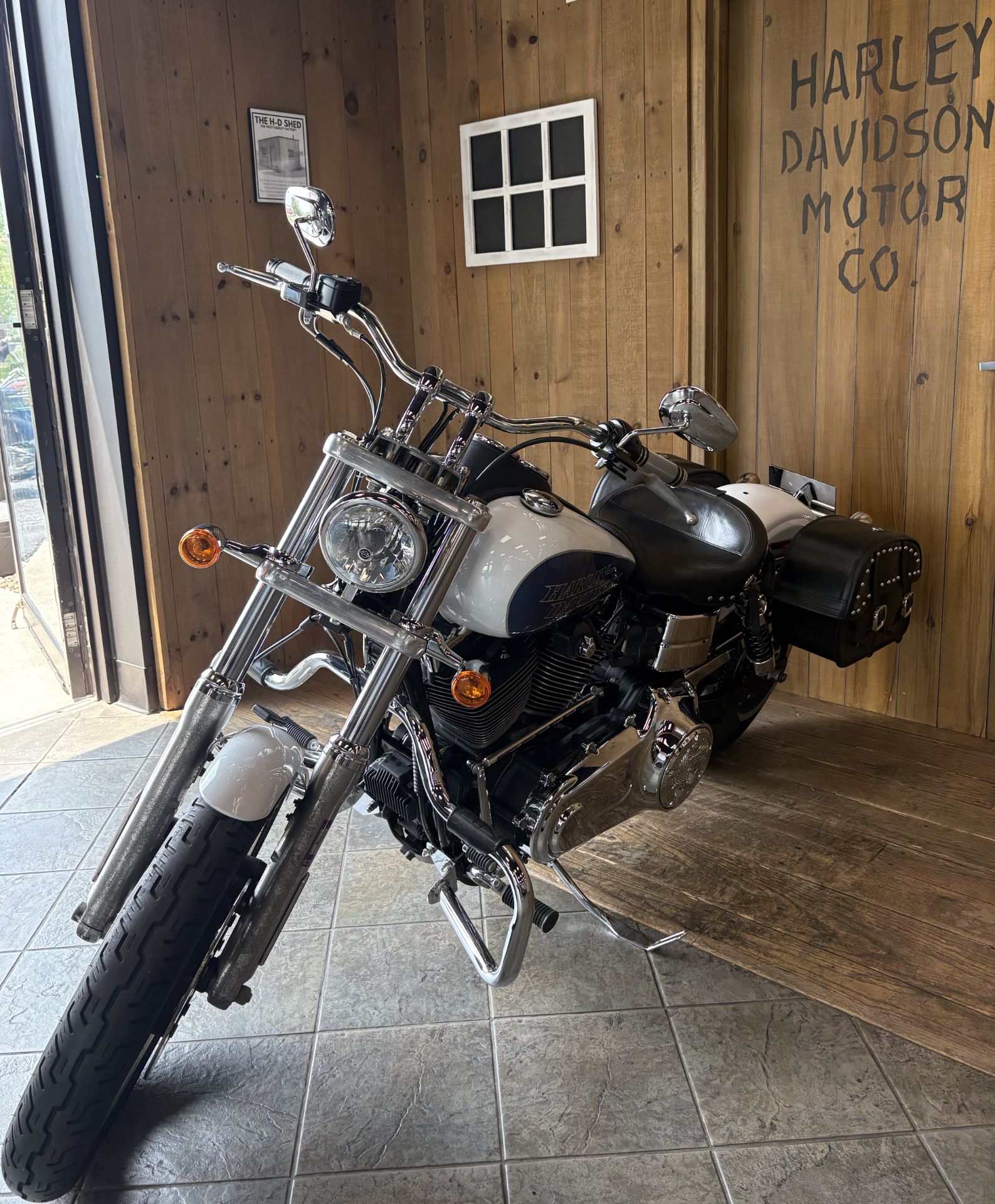 2015 Harley-Davidson Low Rider® White Hot Pearl / Blue Hot Pearl