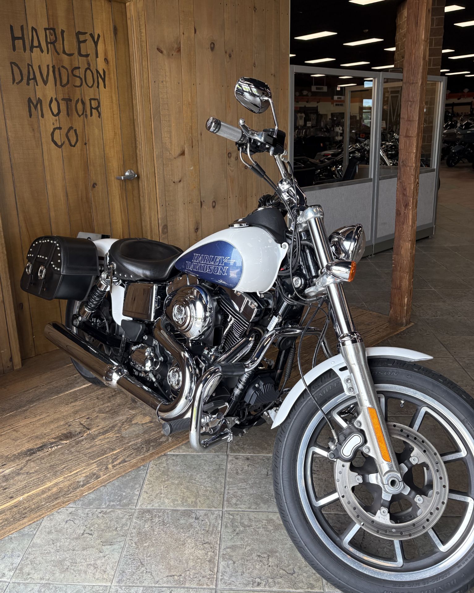 2015 Harley-Davidson Low Rider® White Hot Pearl / Blue Hot Pearl