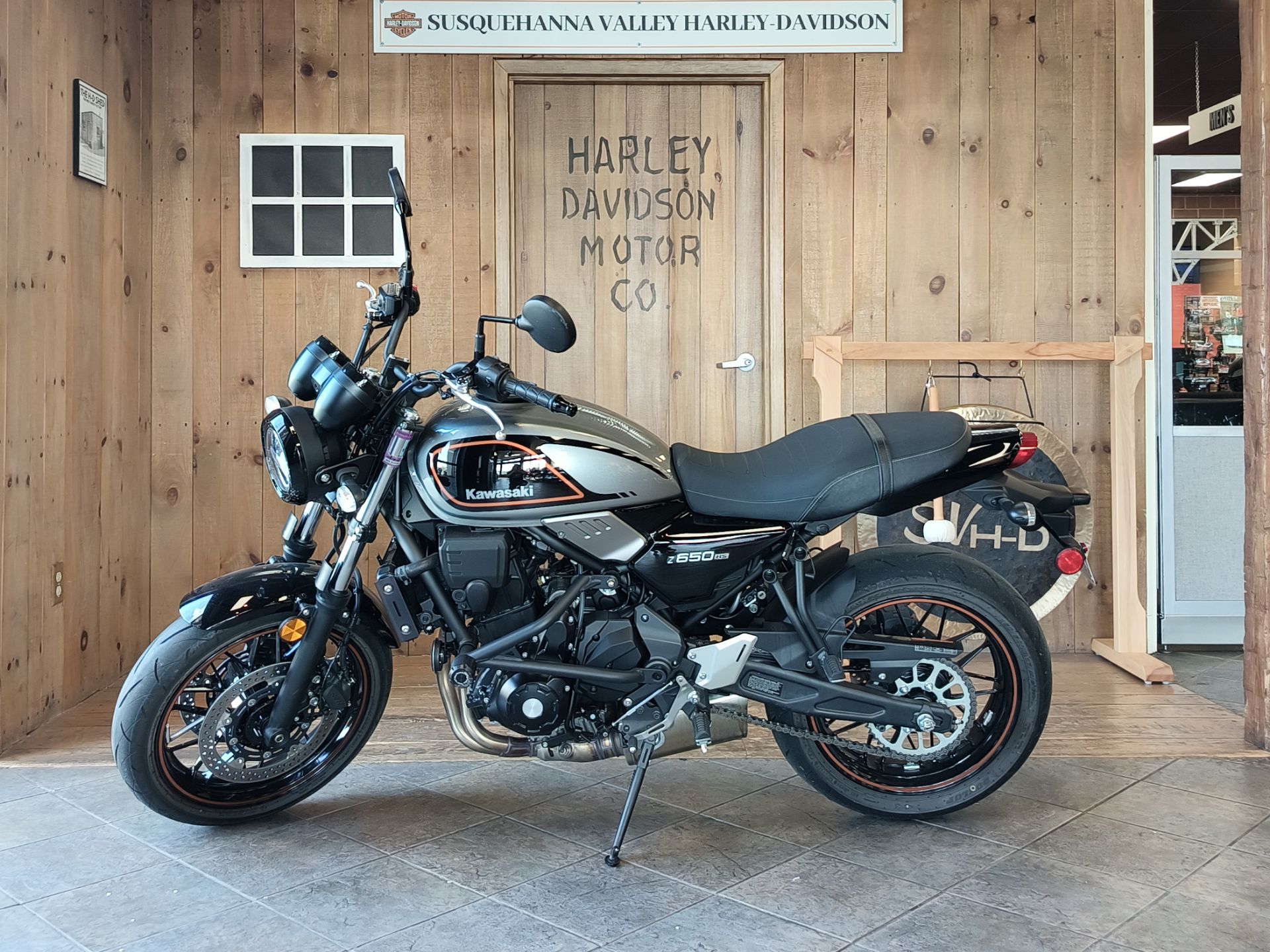 2022 Kawasaki Z650RS Metallic Moondust Gray / Ebony
