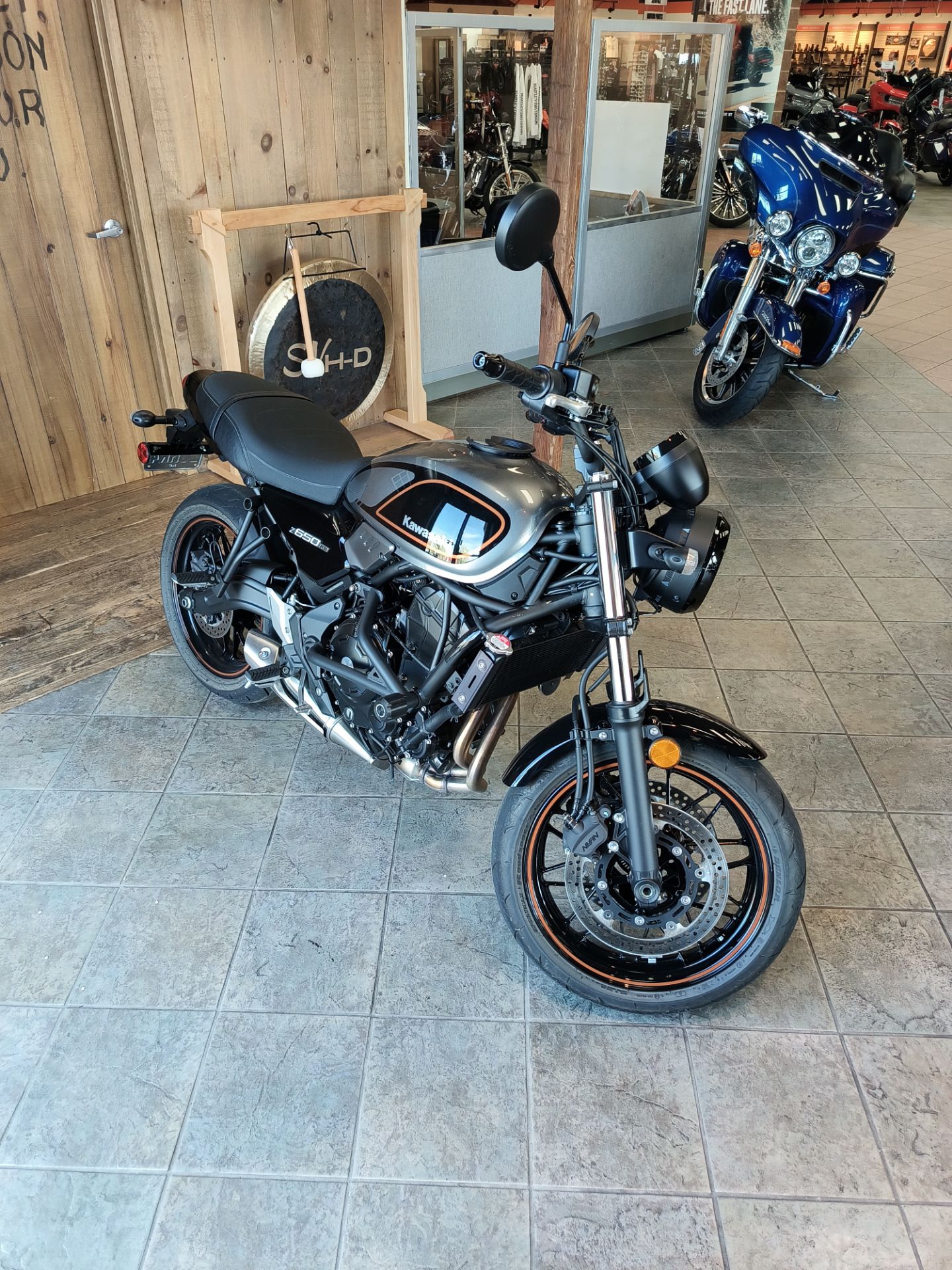 2022 Kawasaki Z650RS Metallic Moondust Gray / Ebony