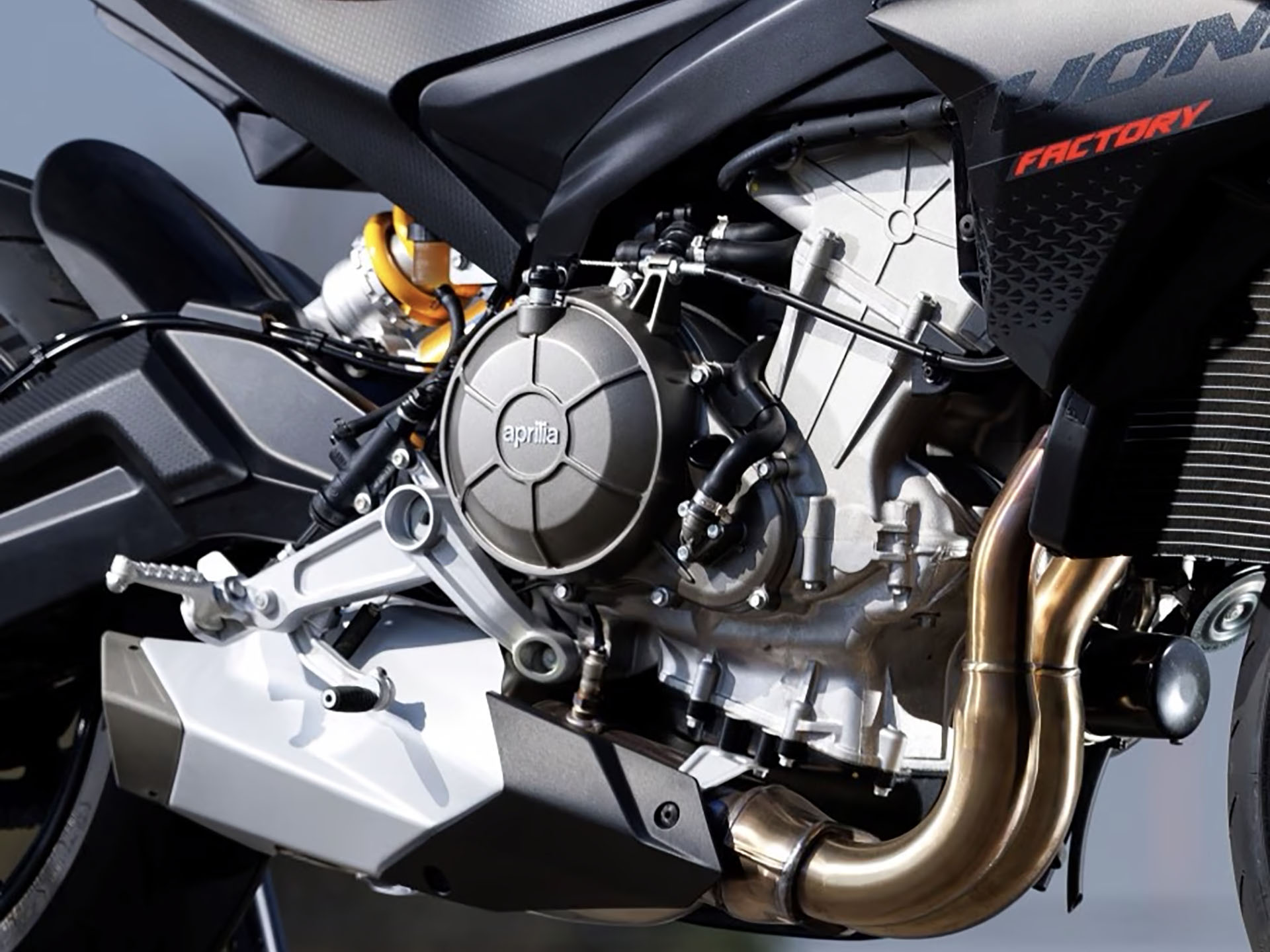 Compare Models | 2026 Aprilia Tuono 660 Factory and 2026 Aprilia Tuono ...