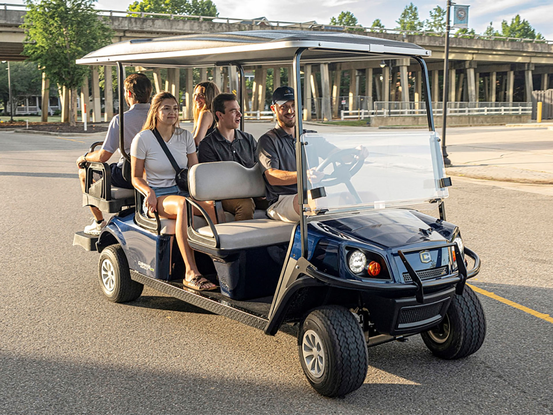 Compare Models: 2025 Cushman Shuttle 6 EFI Gas vs 2025 Cushman Shuttle ...