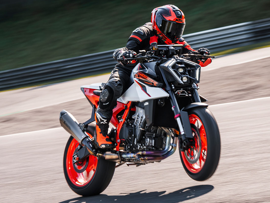 Compare Models: 2026 KTM 990 Duke R vs 2026 KTM 990 Duke R at TJ's ...