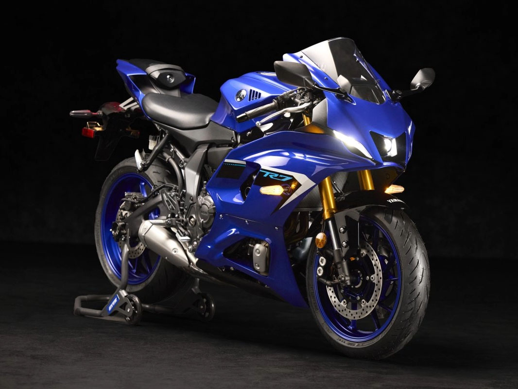 New 2025 Yamaha YZF R7 Bettendorf IA Specs Price Photos Team